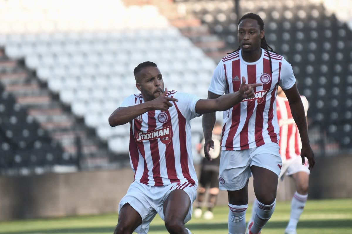 Versus / Olympiakos venció al PAOK y está un paso más cerca de ganar la liga griega