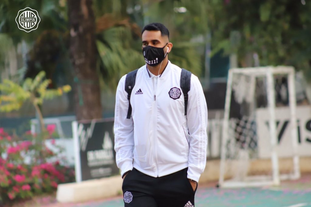 Versus / Carlos Rolón, a horas de cruzar la vereda para firmar por ...