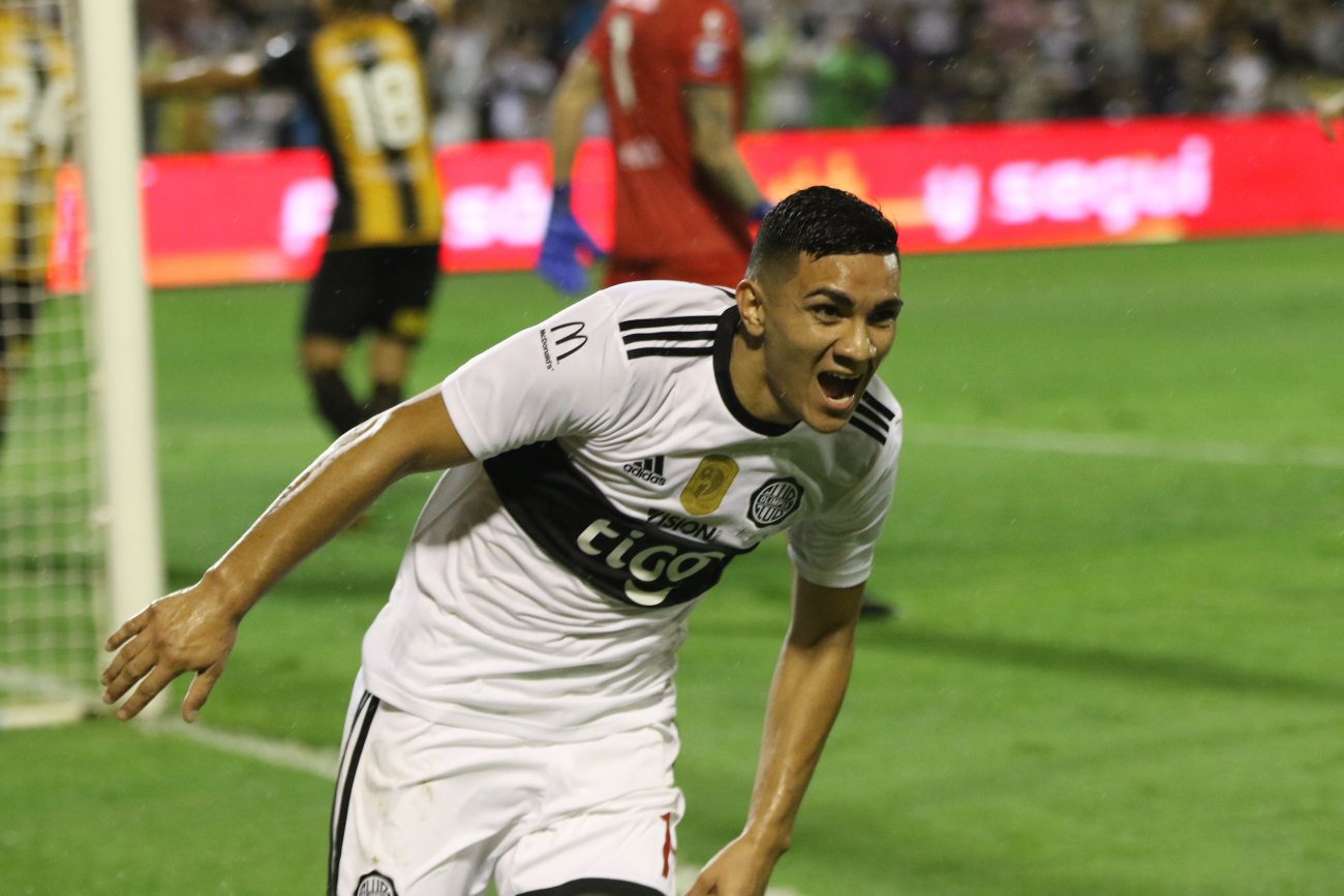 Versus / Olimpia anuncia oficialmente el retorno de Hugo Fernández