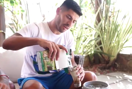 Versus / ¿Mate o tereré? El particular "duelo" de José Florentín con un compañero en Vélez Sarsfield