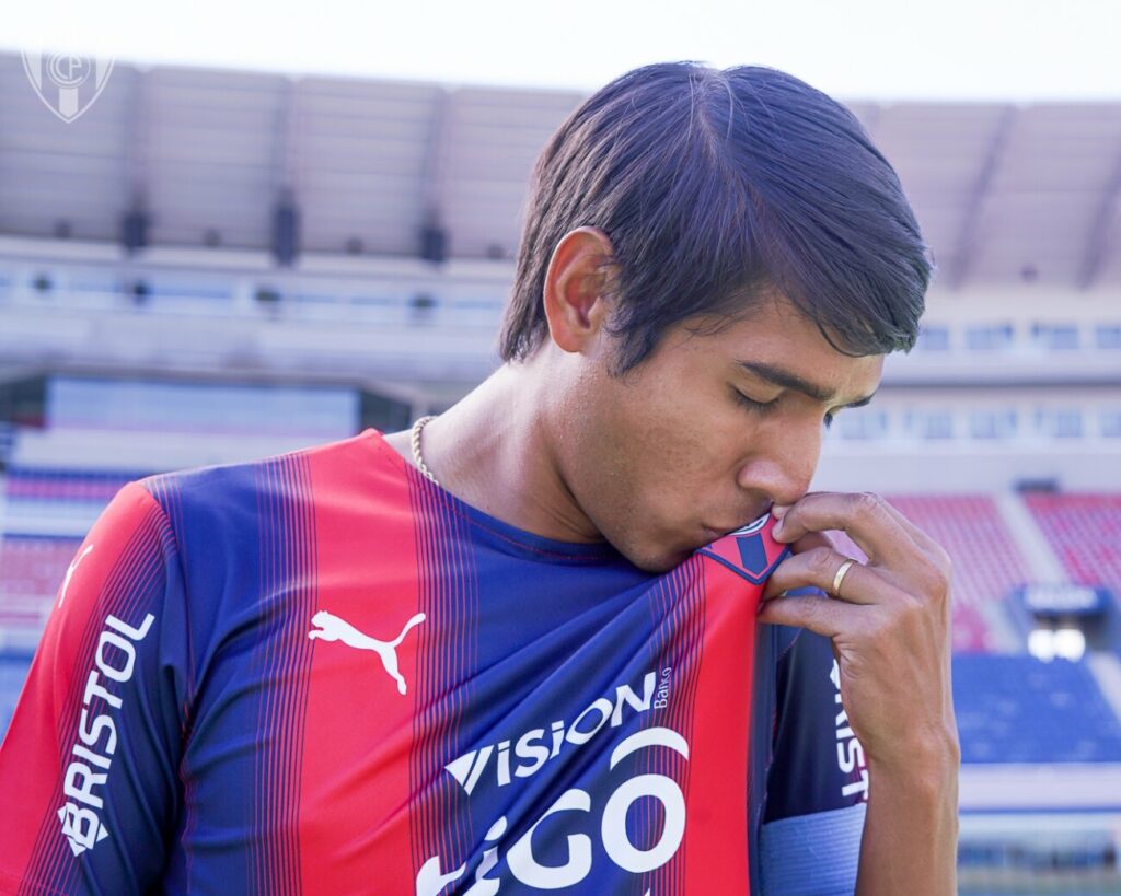 Versus / Cerro Porteño le dedicó una emotiva despedida a Alexis ...