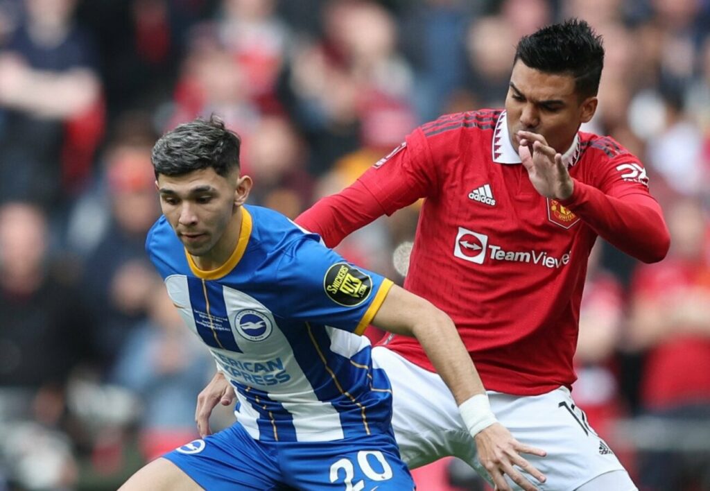 Versus / El DT del Brighton se refirió a la evolución de Julio Enciso