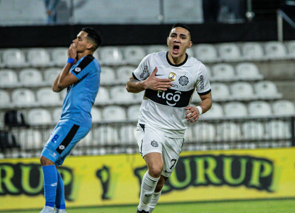 Versus / Hugo Fernández y la llamativa dedicatoria luego de un gol