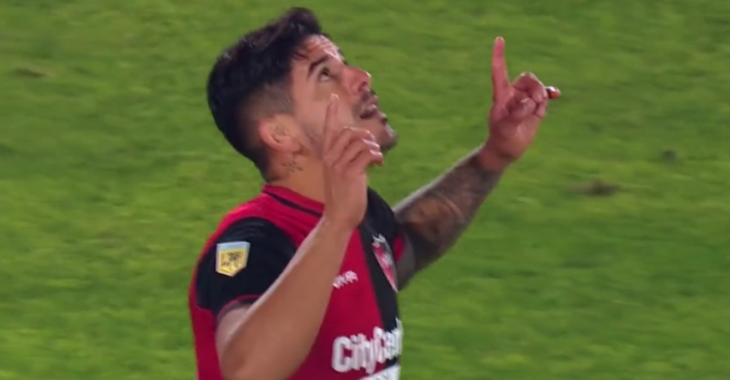 Versus / Otro gol del "Pollo" Recalde, cada vez más figura en Newell's