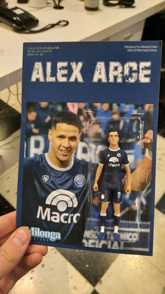 Versus / ¡Toda una sensación! Aparecen a la venta muñequitos con la ...