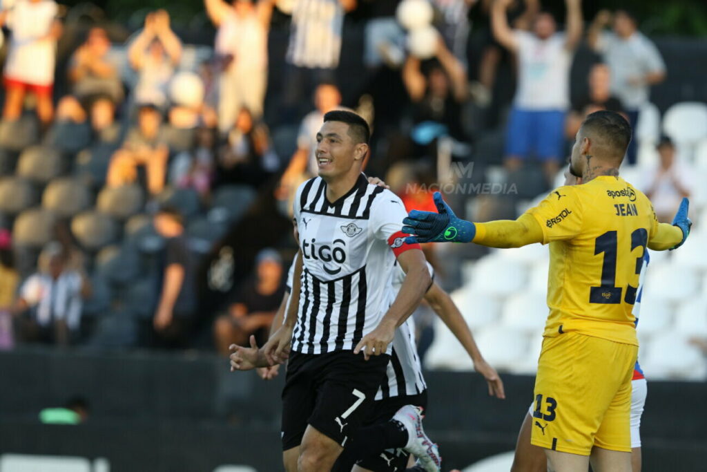 Versus / Óscar Cardozo, por lejos el máximo goleador de la temporada 2023