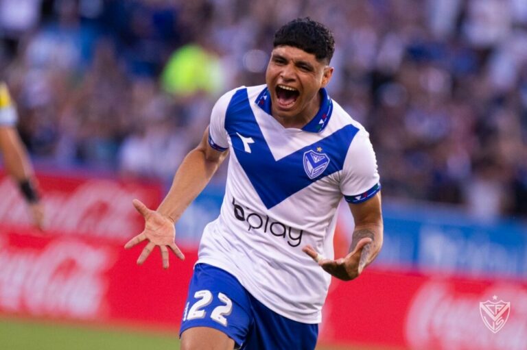 Versus / Claudio Aquino, el "jugador del mes" en el fútbol argentino