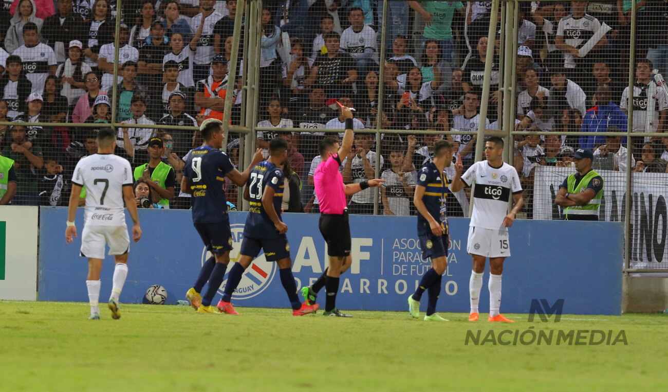 Versus / ¿Cuál es el equipo con más expulsiones en el año?