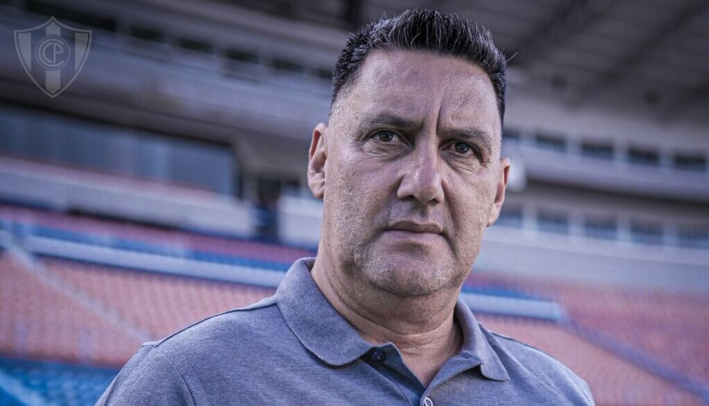 Versus / Cerro le dio la bienvenida a Gustavo Sotelo y los hinchas ...