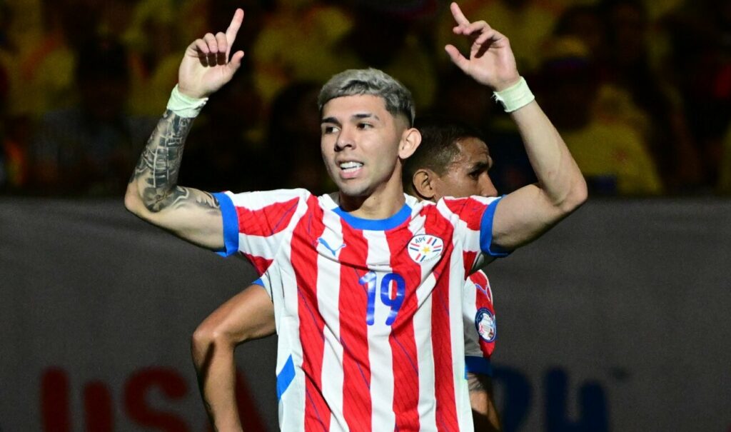 Versus / Hay luz verde y Julio Enciso es oficialmente de la Albirroja ...