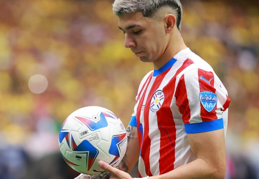 Versus / ¿Qué pasa con Julio Enciso? El paraguayo aún no fue anunciado oficialmente