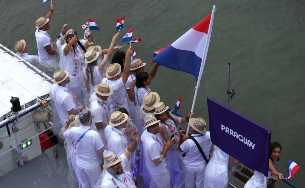 Versus / ¿Con quiénes compartió bote Paraguay en la inauguración de París 2024?