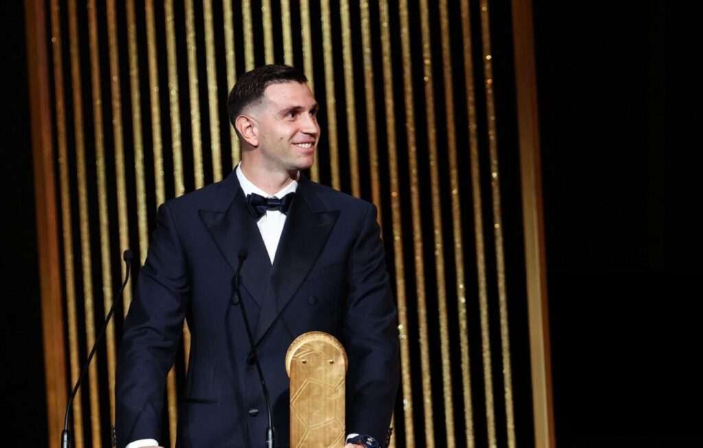 Versus / El 'Dibu' Martínez consigue su segundo Trofeo Yashin consecutivo