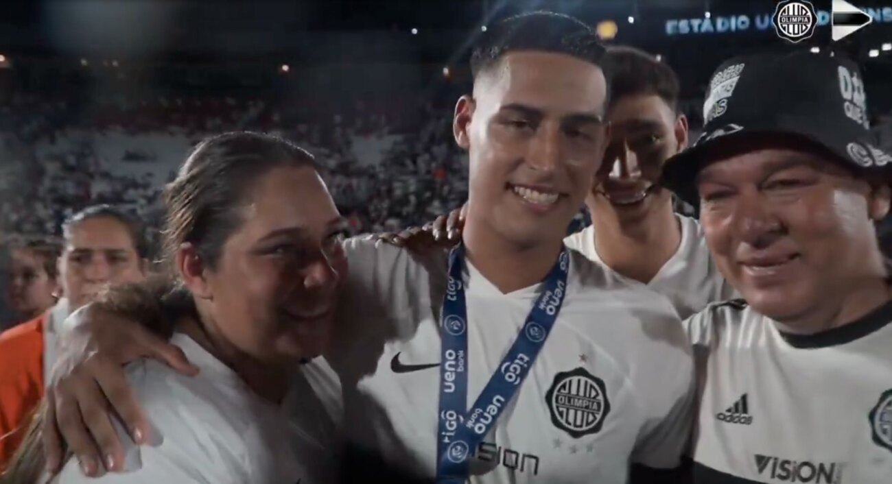 Versus / El momento especial de Hugo Adrián Benítez con su mamá y su abuelo