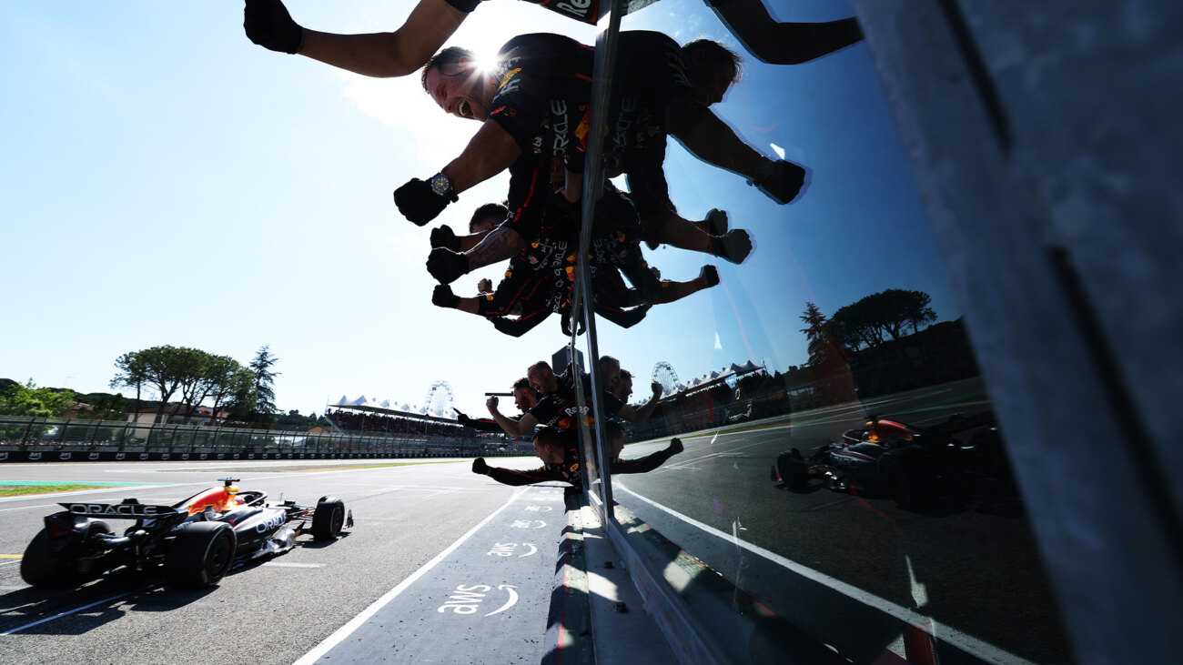 Versus / Max Verstappen gana en Imola por delante de los McLaren