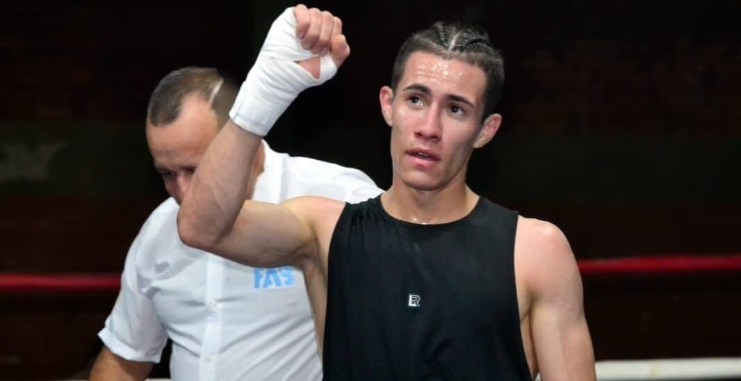 Versus / Diego Armando Sosa Morínigo sigue cosechando títulos